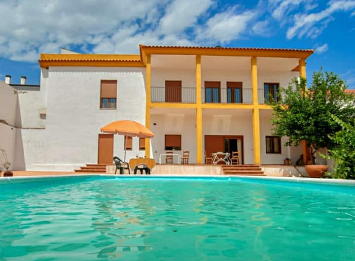Casa Rural El Retiro: Piscina Privada Y Barbacoa - Villaviciosa de Córdoba