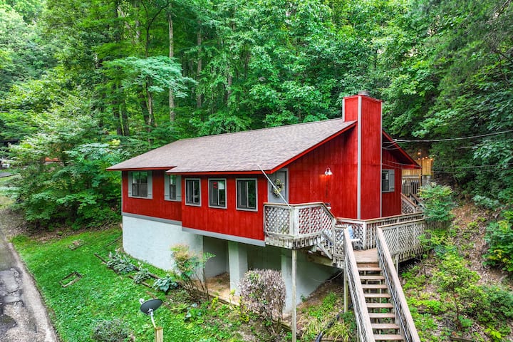 3mi To Gsmnp | Bunk Beds | Dog Friendly | Hot Tub - Gatlinburg, TN