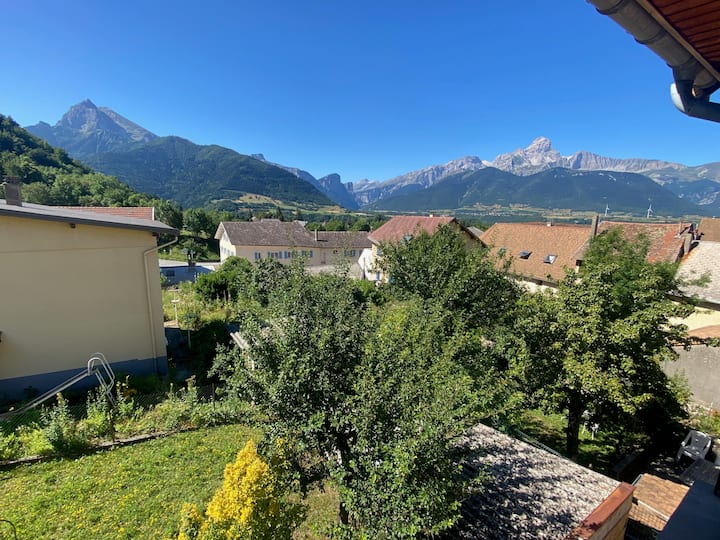 Grand Gîte Rural à La Montagne Avec Petit Jardin - Corps