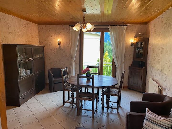 Grand Gîte Rural à La Montagne Avec Petit Jardin - Corps