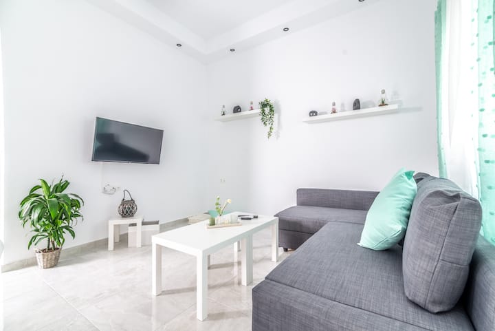 Modern & Stylish Flat For Friends & Couples - Héraklion