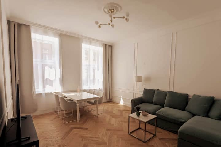 Beautiful, New Viennese Suite - Vienna
