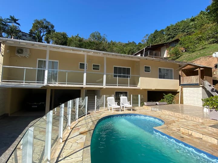 Ampla Casa Em Blumenau 400mt Da Vila Germânica! - Blumenau