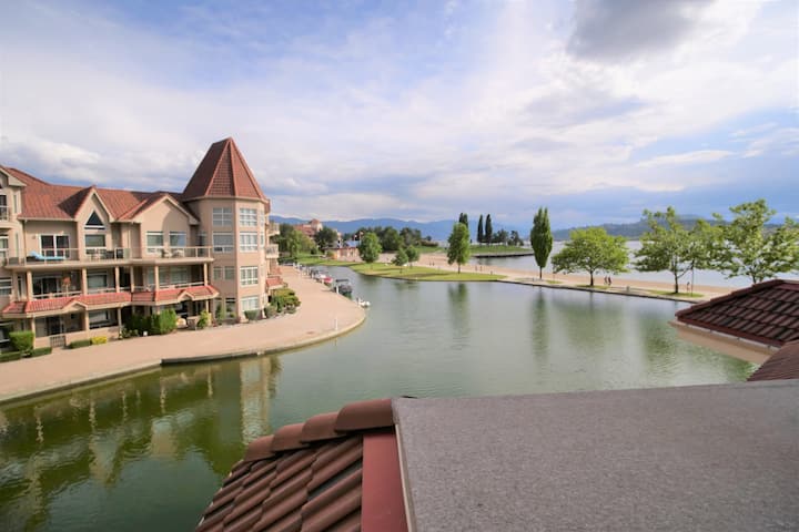 Lovely Two Bedroom Condo In Discovery Bay Resort - 킬로나