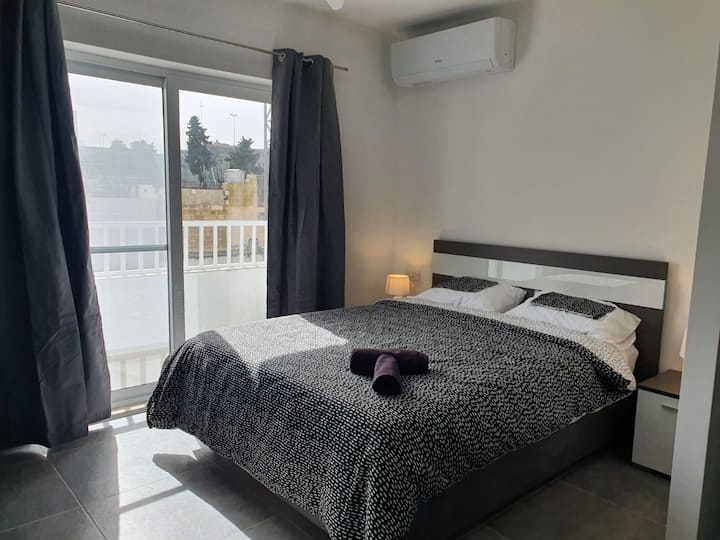 Lovely Studio Apartment - Malta International Airport (MLA)