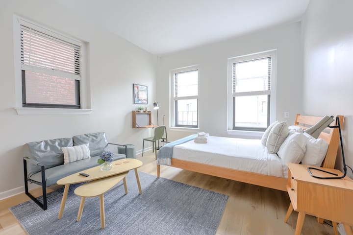 Harmonious South End Studio - Boston, MA