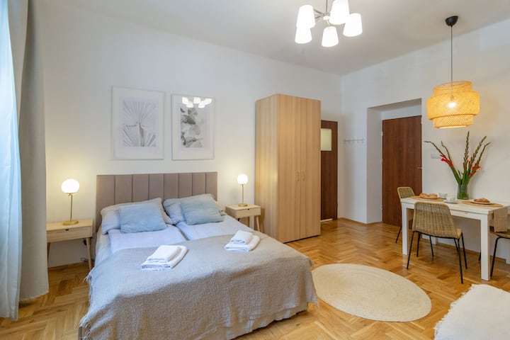 June B - Serene Studio Near River & Castle - Cracovia