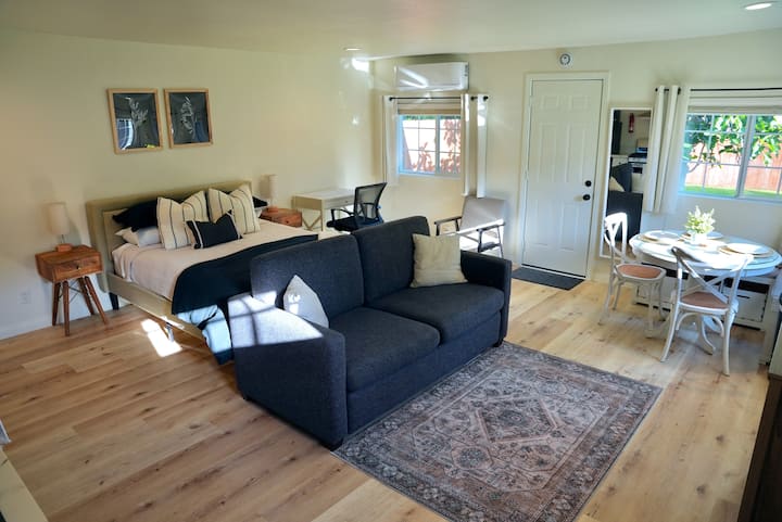 Private, Modern Guest House - Pasadena, CA