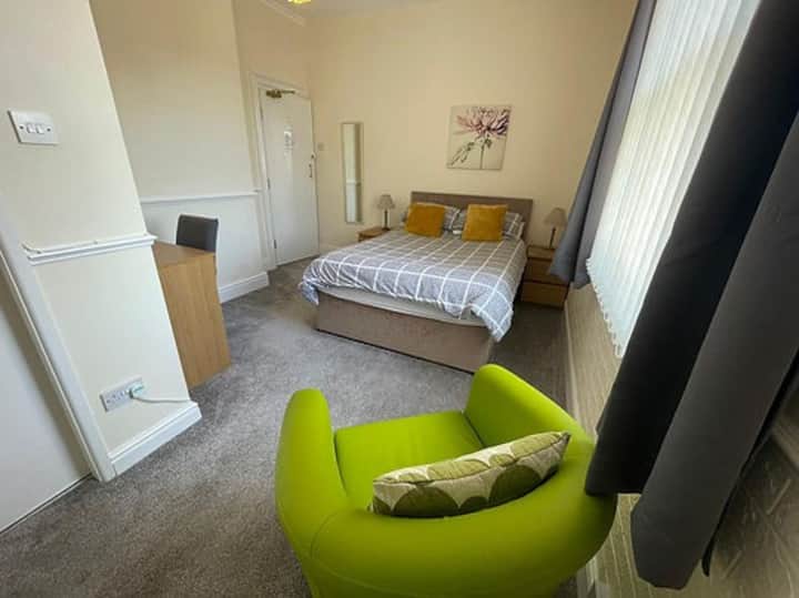 Coeden Celyn Holiday Apartment. 
No Cleaning Fee. - Llandudno