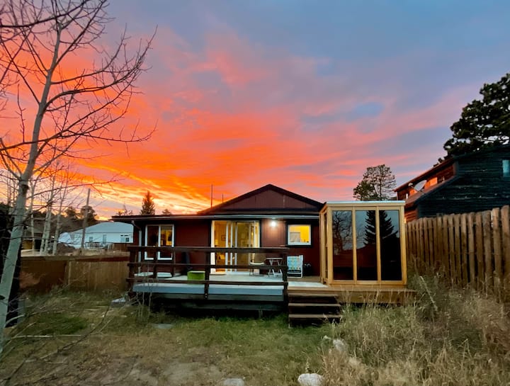 Renovated 1930s Cottage - Outdoor Sauna - Ned072 - Nederland, CO