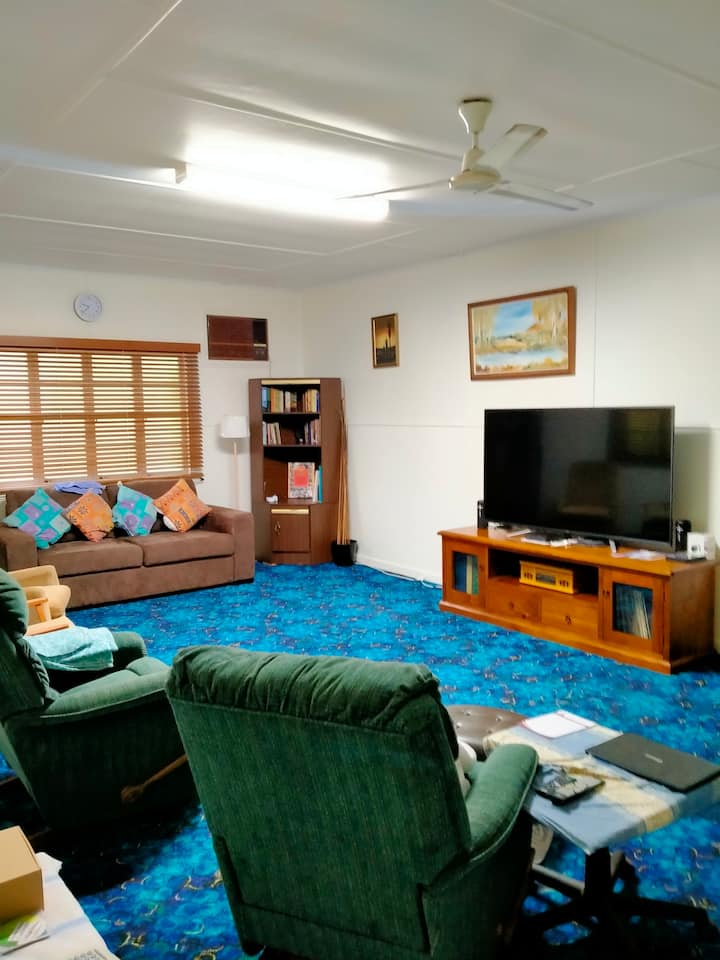 Highset Queensland Style Spacious Room - Townsville