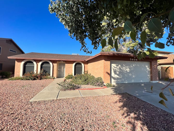 Affordable 8 Bed, Perfect For Workers/families - グレンデール, AZ