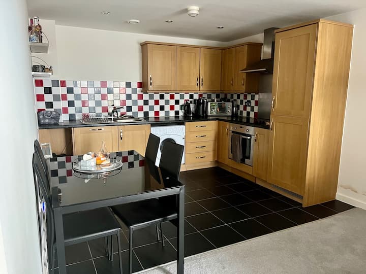 Central Watford Apartment With Parking Sleeps 4 - Watford