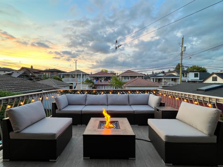 Modern House With Patio - Vancouver