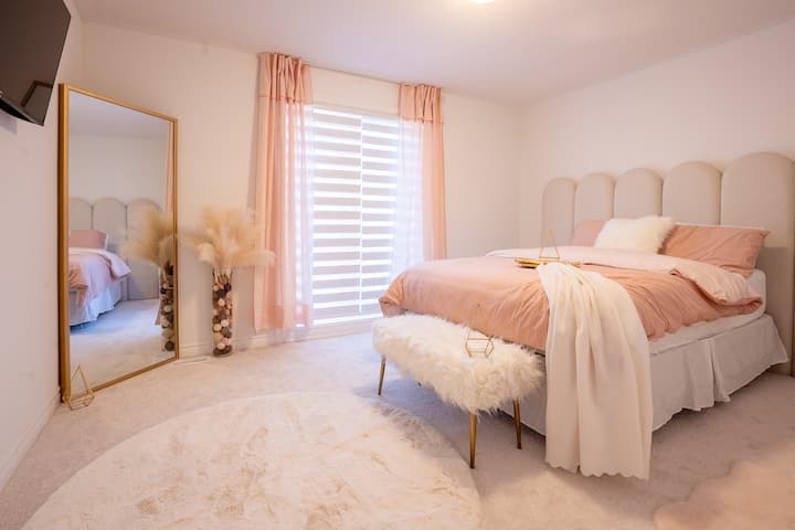 Brand New Cozy, Modern, & Instaworthy House! - Oshawa