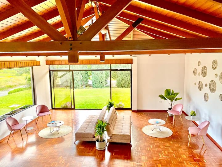10 Hectare Alpaca Farm Across From Airport - Quito
