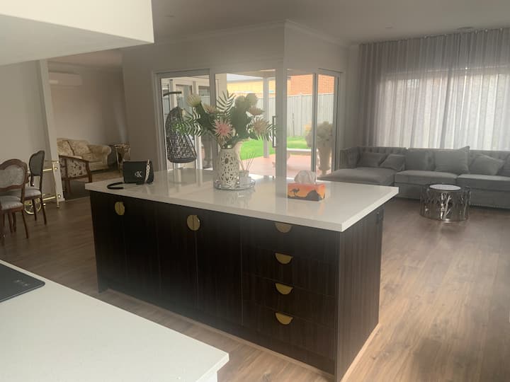 Beautiful Room With Facilities. - Donnybrook