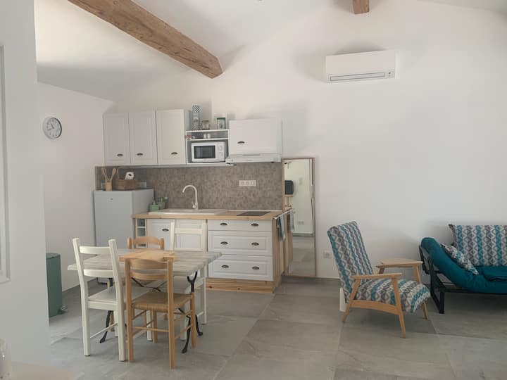 Joli Studio Dans Son Cadre De Verdure - Draguignan