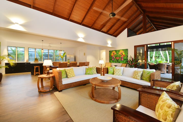 The Bahama House - Luxury By The Beach - Port Douglas