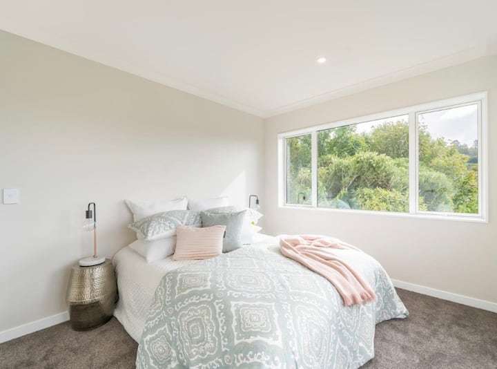 Cozy House With Stunning Views - Room 2 - Wellington