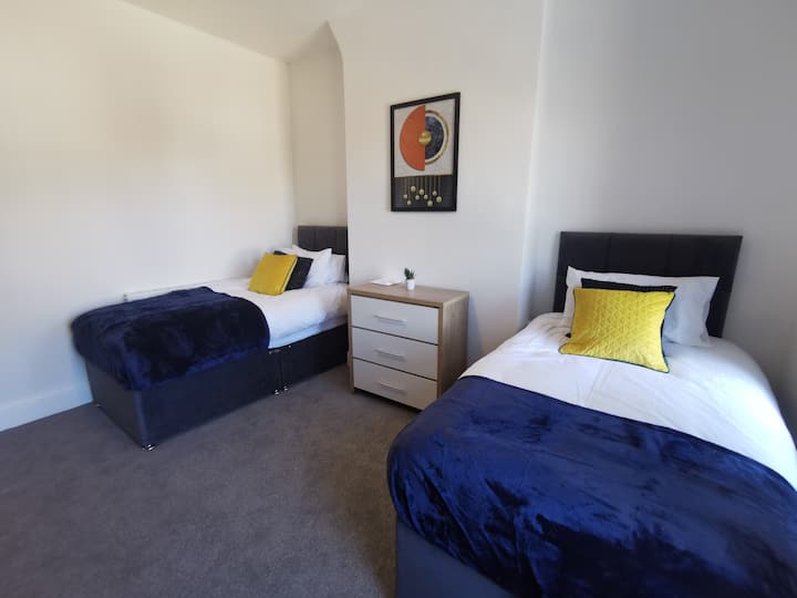Comfy And Cosy 3 Bed House, Free Parking & Wifi - Wirral