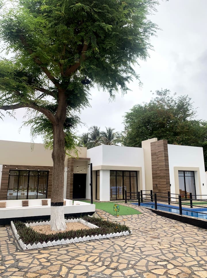 استراحه ( The_18_garden ) . - Salalah