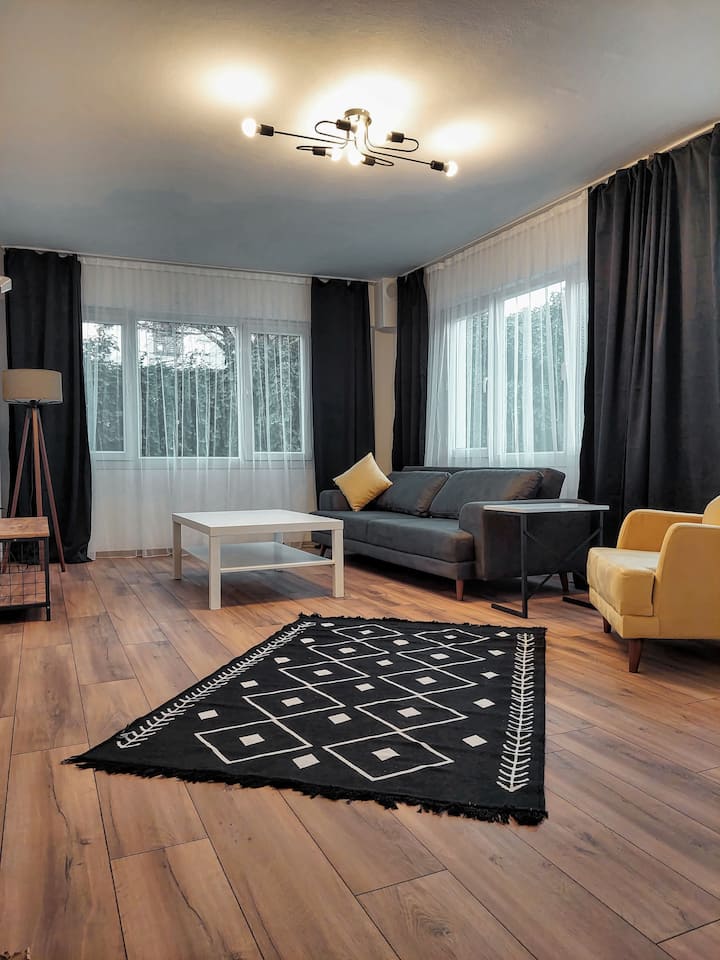 Cunda Merkezde Denize 50m,teraslı, Ferah 2+1 Daire - Cunda