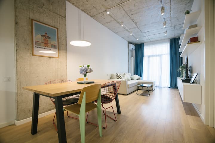 Colorful 2br Apt. Near Batumi Sea - By Wehost - 巴統