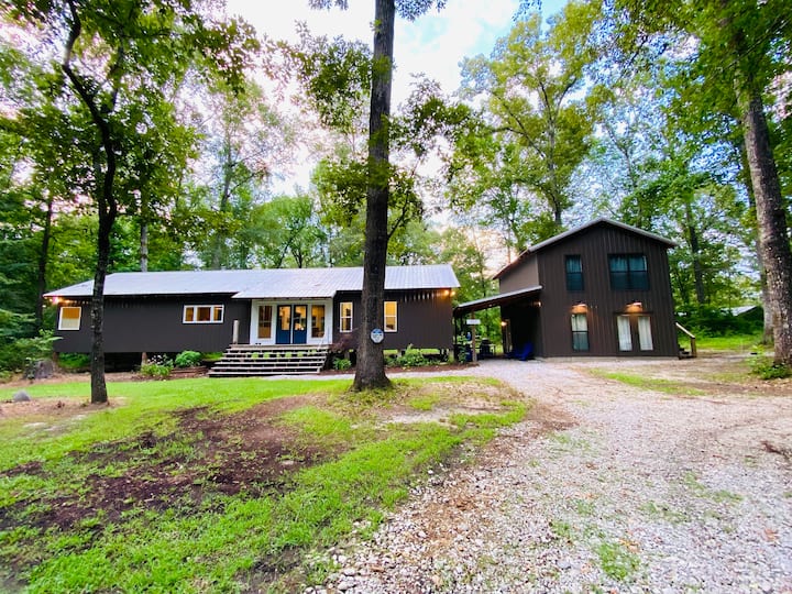 Home + Guesthouse-perfect For Large Group/retreat - Starkville