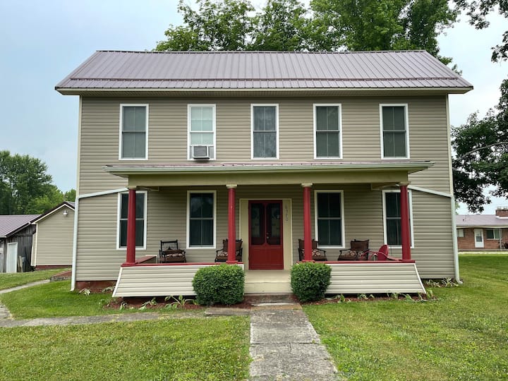 Historic Farmhouse - Burr Oak State Park, Glouster
