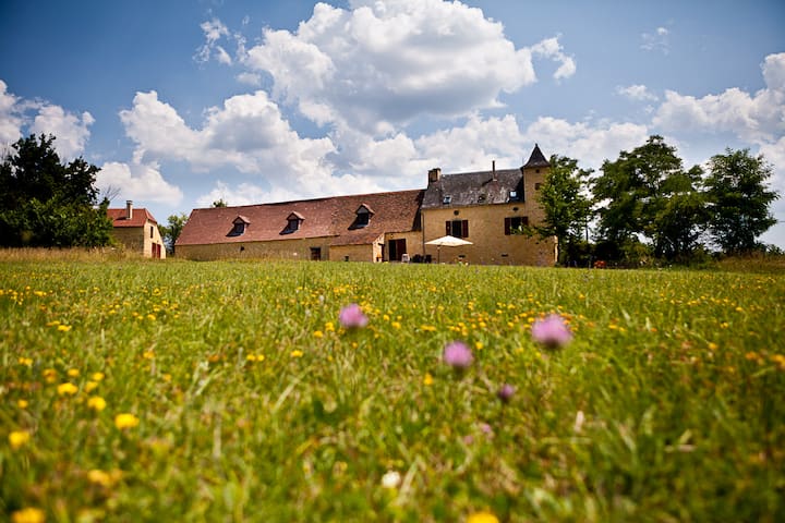 Boerderijwoning Op Een Heuvel - Lot