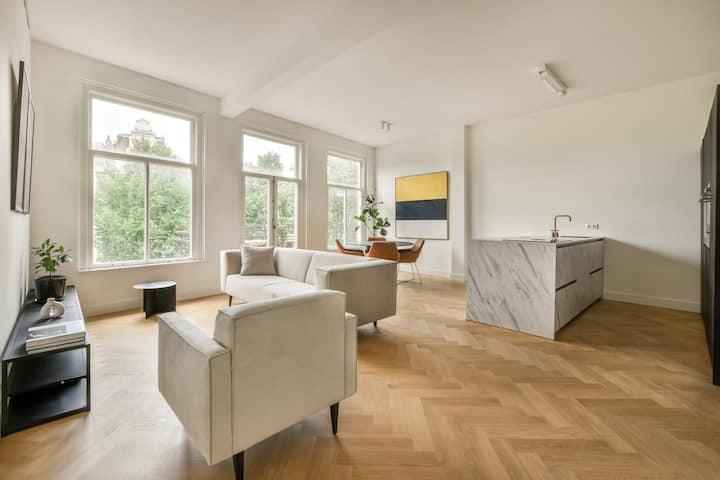 Sophisticated Apt: Stunning Canal View & Balcony - Amsterdam