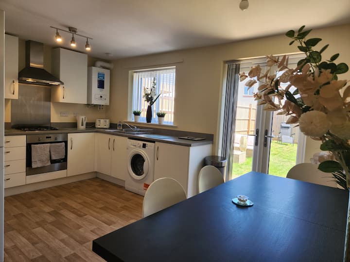 Stunning 3-bed Modern House, In Mickleover - Derby