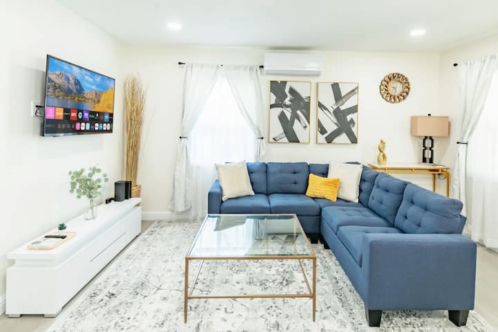 Modern House With King Bed And Parking - Alhambra, CA