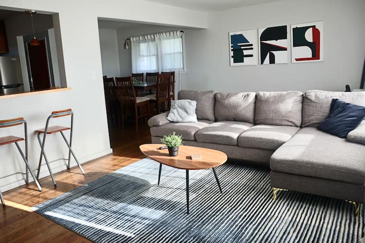 Spacious 3 Bedroom 2 Bath Apt W/ Parking! - Manhattan, NY