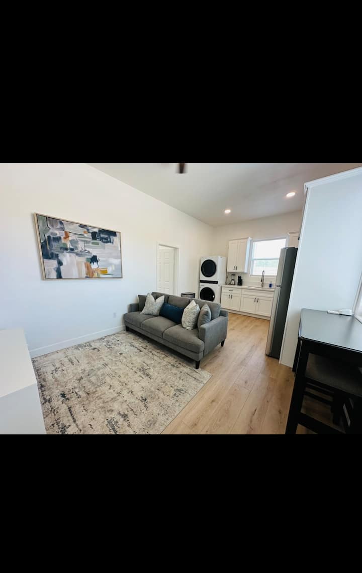 Private Casita / 1br, Full Kitchen, Gated, Laundry - Indio, CA