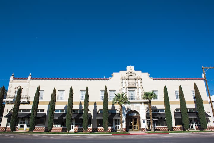 Courtyard Suite With Shared Patio - Marfa, TX