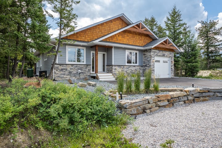 Three Peaks | Private Hot Tub | Games Room | Golf - Invermere