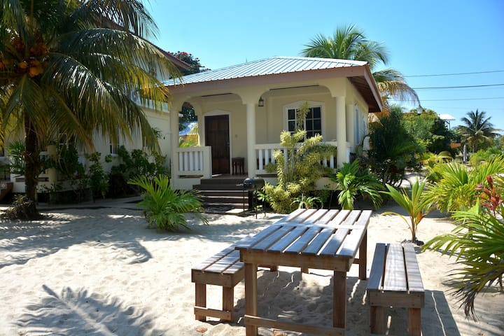 Studio Cabana - Queen At Sandy Feet Beach Resort - Placencia