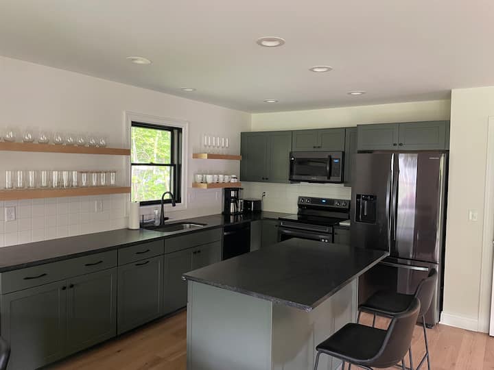 Brand New Cottage By The Lake - Evangola State Park, Irving