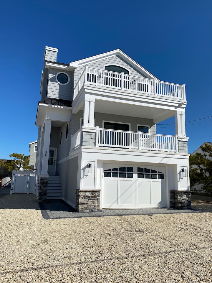 Center Of Beach Haven + Pool - Sleeps 10 - Beach Haven, NJ