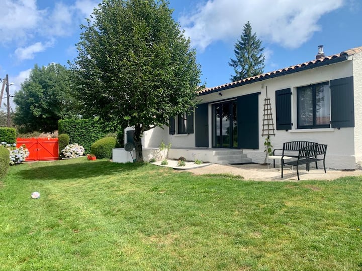 Villa Famille Avec Piscine Entre Montagnes Et Lacs - Revel