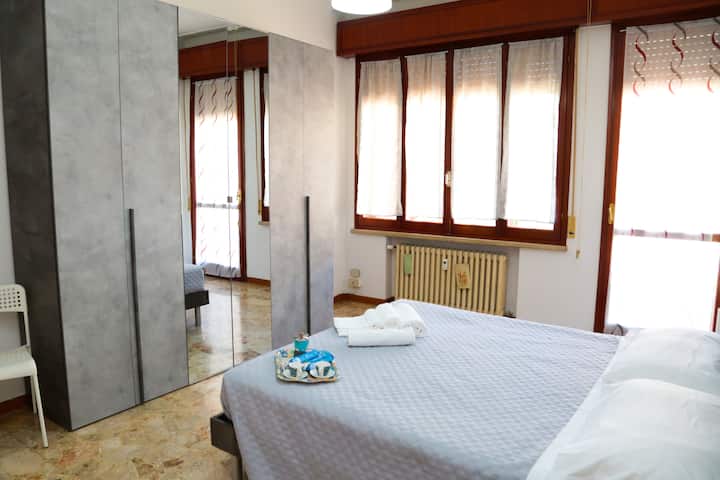 Vivi Reggio Emilia Con Stile A Guest House Gobetti - Reggio Emilia