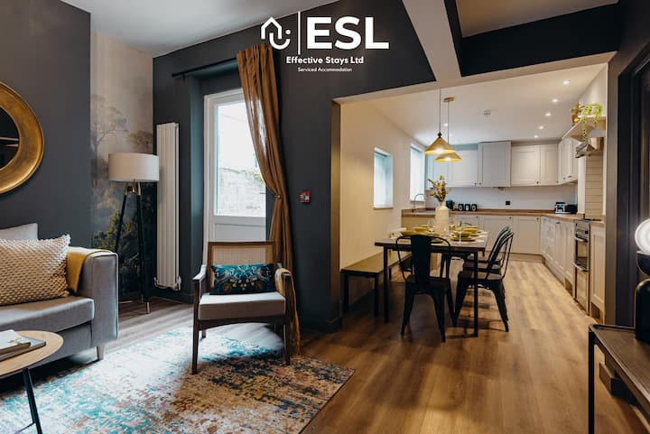 Central 5 Bed House - Groups, Families & Business - Cheshire