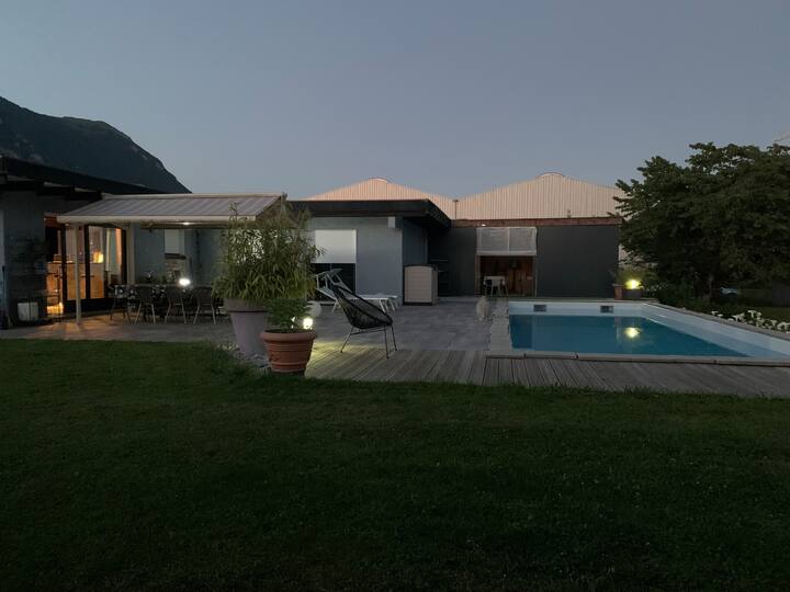 Belle Villa Plein-pieds Avec Piscine - Bonneville