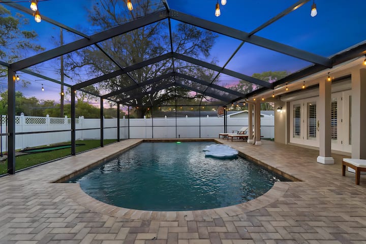 Golf Sim, Heated Pool, Games | Clearwater Dream! - Clearwater