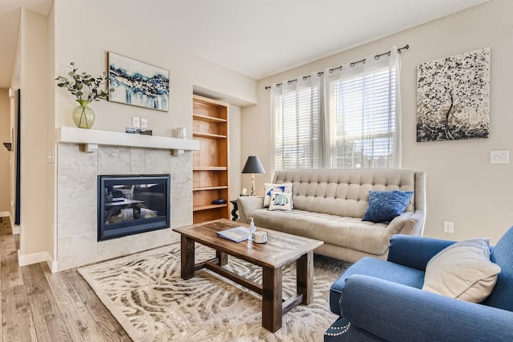 Sleek Urban Escape - Parker, CO