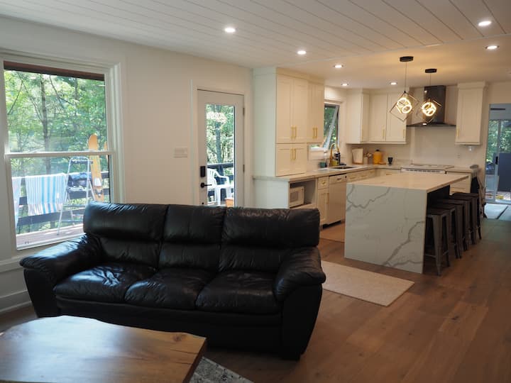 *All Season Muskoka Getaway, Muldrew Lake - Gravenhurst
