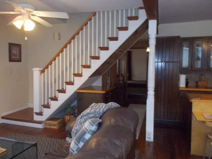 5 Bedroom W/ Large Family Room - Shelton, CT
