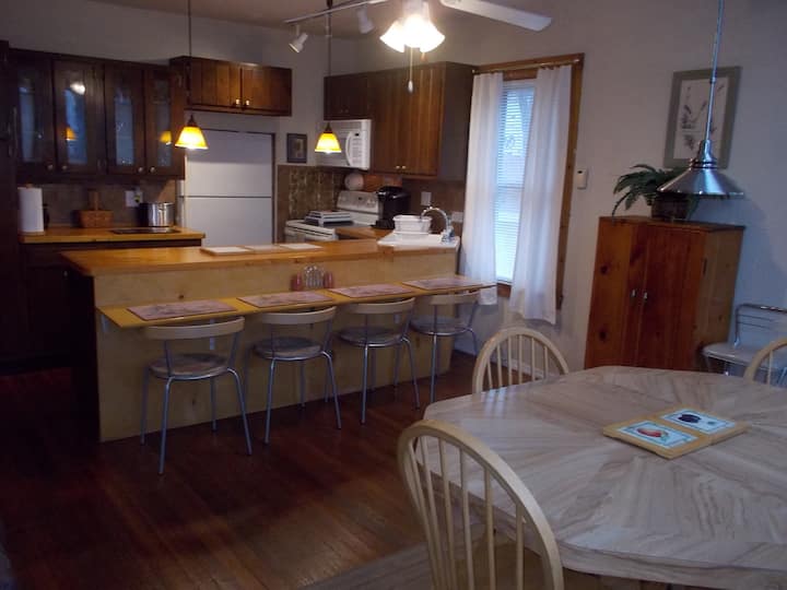 5 Bedroom W/ Large Family Room - Derby, CT